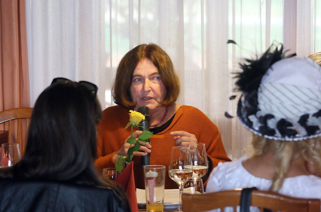 Békebeli hangulatban